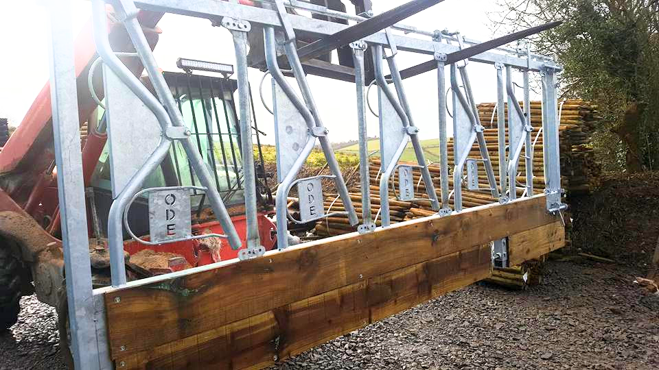 ODE Self Locking Feeding Barrier / Gate – Leam Agri Ltd