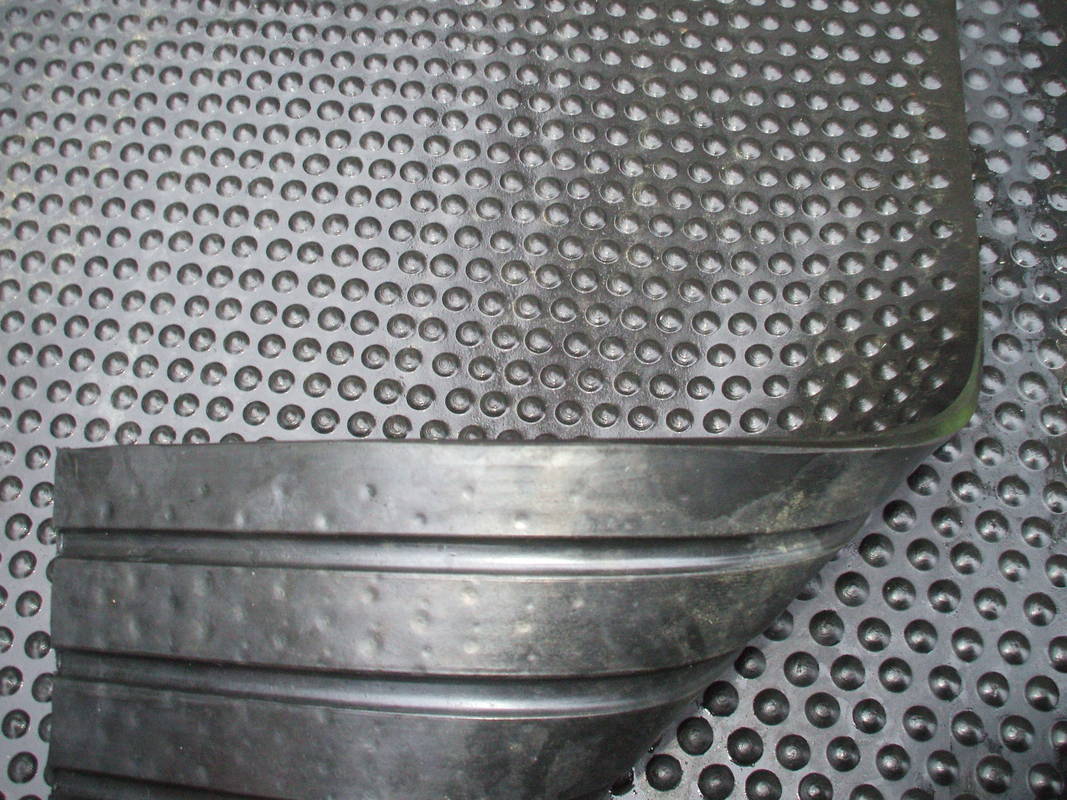 Dotted Rubber Mat – Leam Agri Ltd